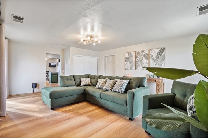 Play And Stay Villa - Porterville, CA