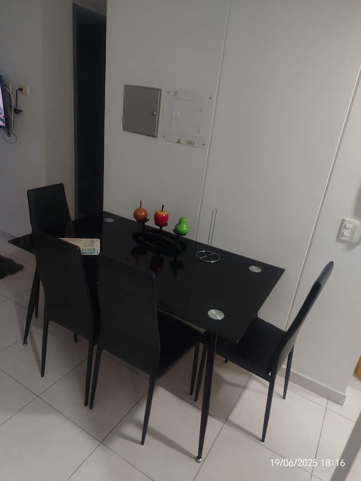 Apartamento Cómodo Con Lo Basico Para Descansar - 亞美尼亞