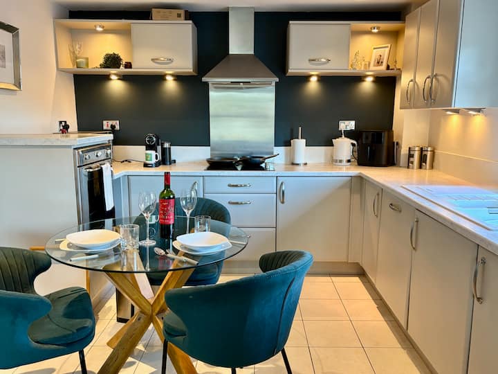 York City Centre Flat - River View + Free Parking - York