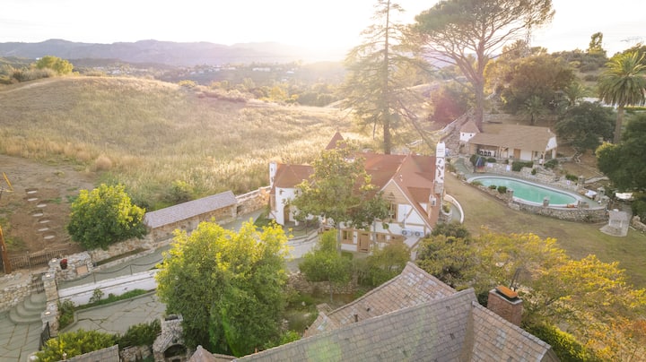 The Castel Guest House - Santa Clarita