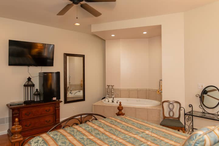 Cozy Suite - Quiet Town - Room 3 - Louisiana, MO