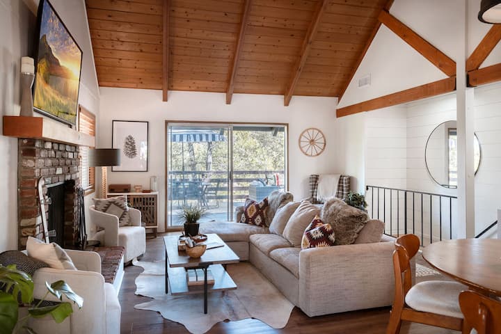 Centrally Located Pioneer Haus For 6 Pups Welcome - Lake Arrowhead