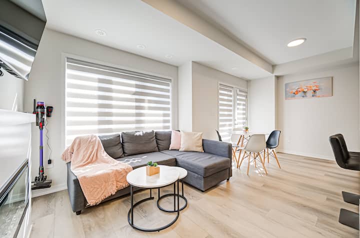 Peaceful 3br Stay • Central •Parking •Ev Charger - Markham