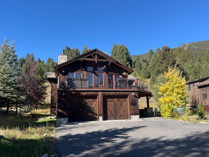 Little Coyote Lodge - Big Sky, MT