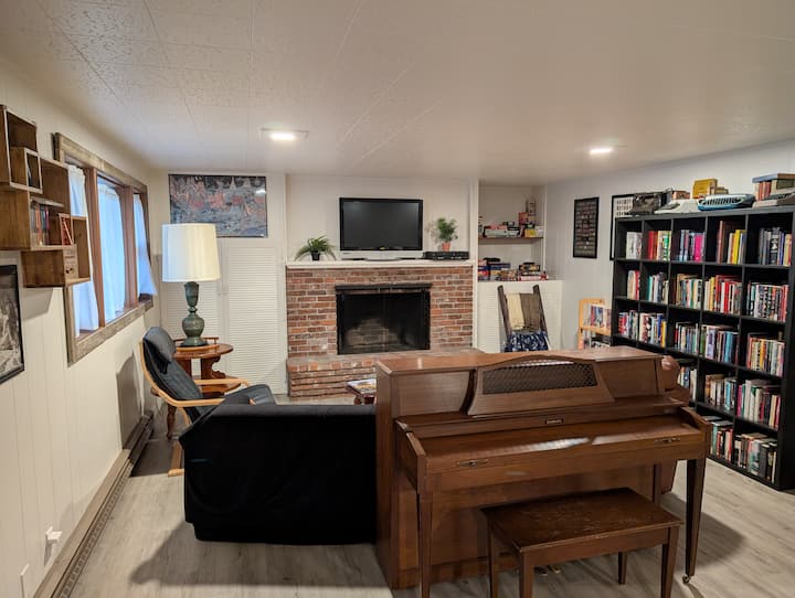 A Hobbit-hole Home-away-from-home - Eugene, OR