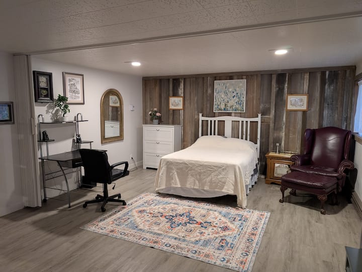 A Hobbit-hole Home-away-from-home - Eugene, OR