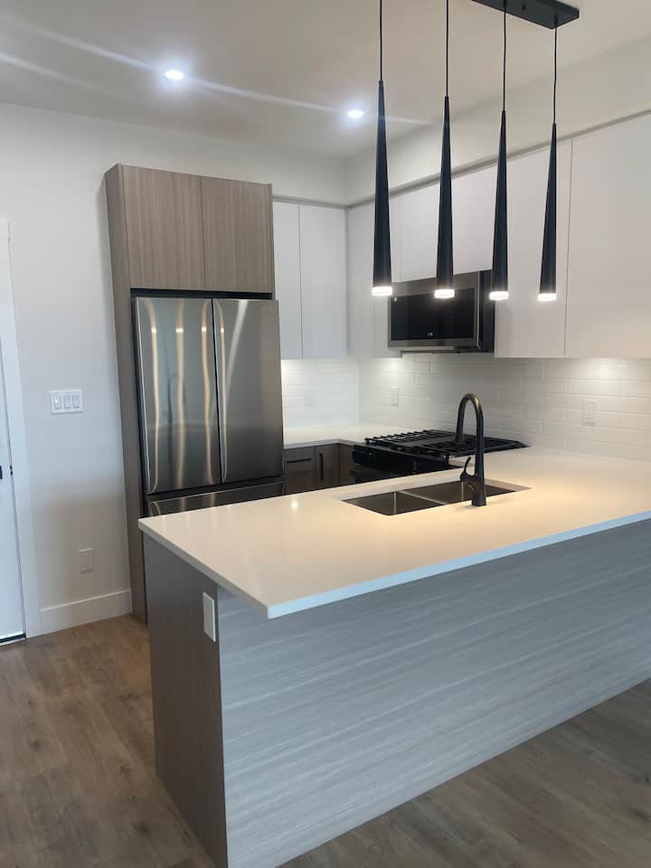 Brand New Unfurnished One Bedroom - White Rock
