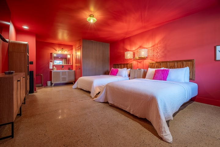 Pink Retro Mcm Motel Room | Quiet Relaxing Stay - David Crockett State Park, Lawrenceburg