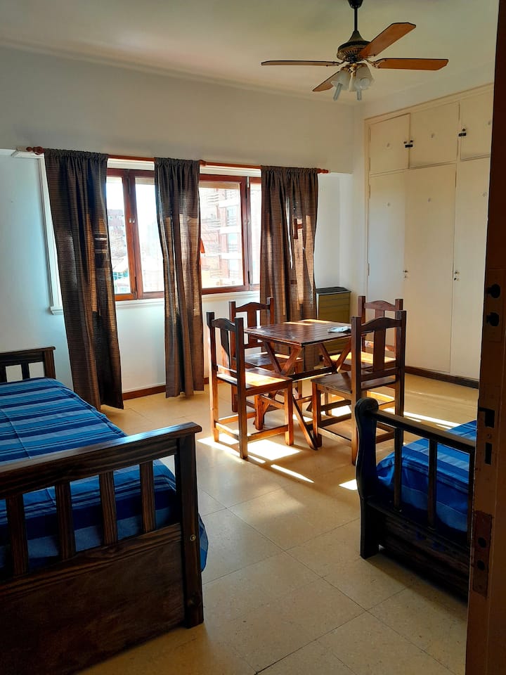 Luminoso Monoambiente A Pasos Del Mar En Av. 12 - Miramar