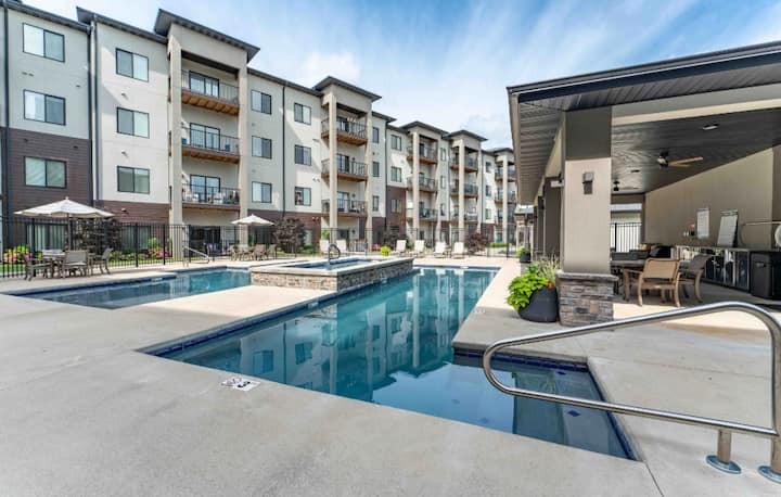 2nd Floor Apt + Amenities | South Springfield - Springfield, MO