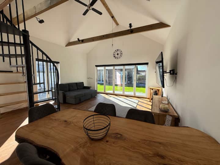 Spacious, Modern Barn Conversion - Cambridge