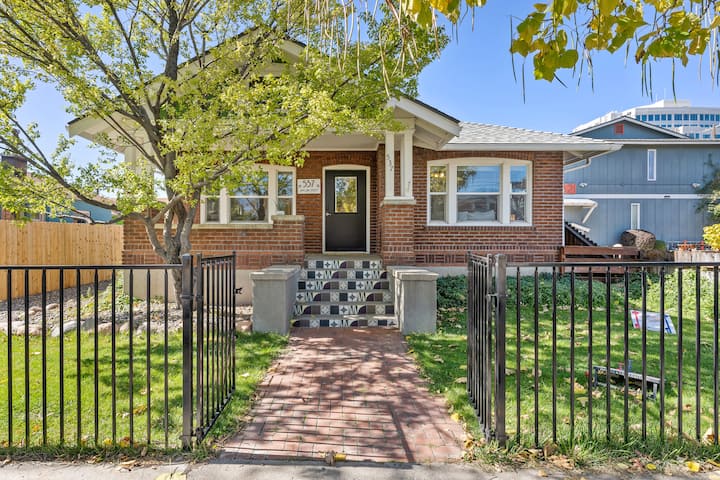Historic Midtown Gem W/ Retro Game Room & Firepit - Reno, NV