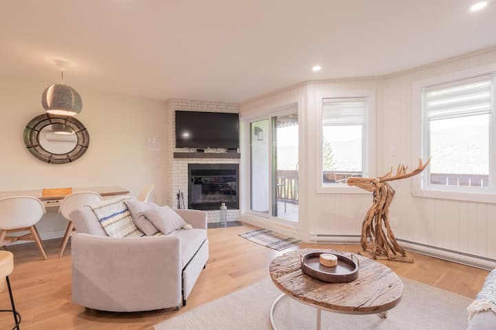 Lake View 1 Bedroom Condo In Tremblant! - Mont-Tremblant