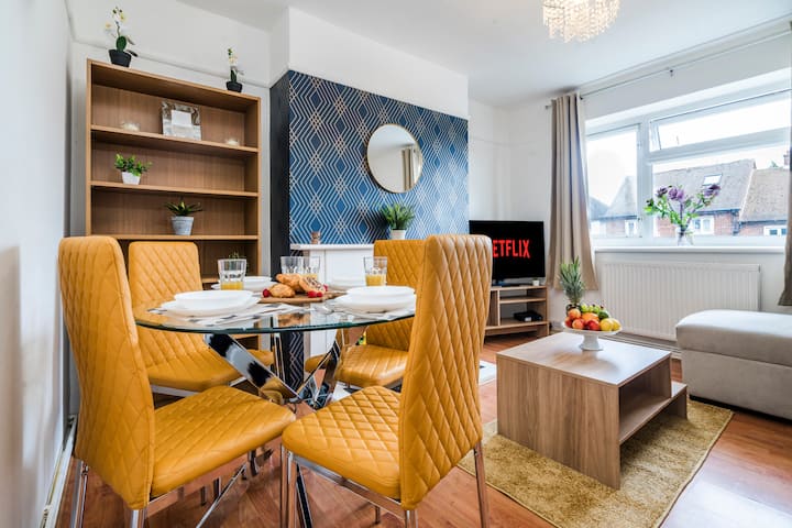 Home In Chelmsford | Free Parking & Smart Tv Wi-fi - Chelmsford