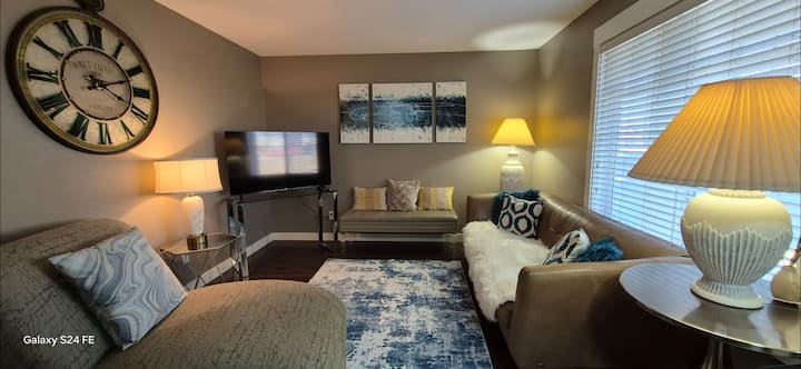 *No Cleaning Fees*comfy House Minutes From Airport - Calgary