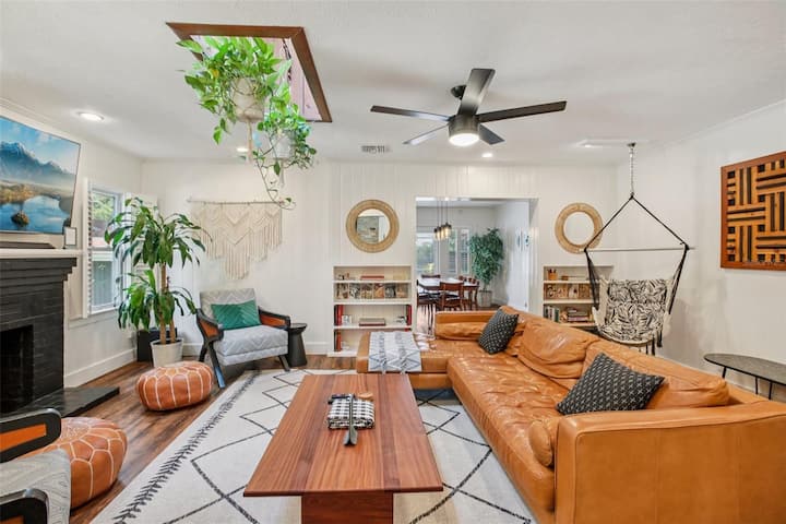 Relax & Explore In A Pool Oasis Near It All! - Tampa Airport (TPA)