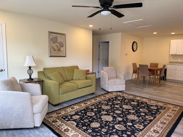 Fully Furnished Apt, Walk To The Hospital! - Bangor, ME