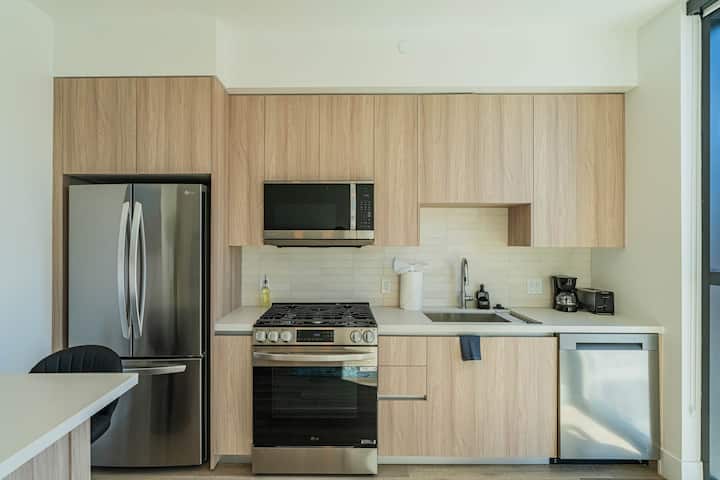 1br1ba Getaway | Pool, Gym & Rooftop Lounge - Phoenix, AZ