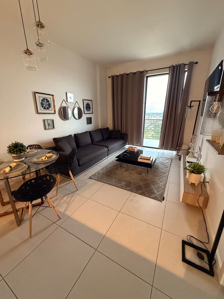 Hermoso Downtown Doral - Doral, FL