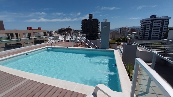 Departamento Céntrico Con Pileta Y Cochera. - Villa Carlos Paz