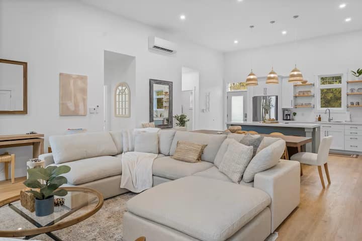 Modern Designer Home | Sauna, Bbq & 3+ Acre Escape - Shediac