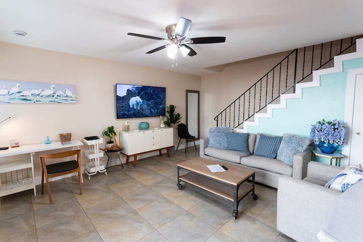 Updated Townhouse Close To Hardrock & Universities - Davie, FL