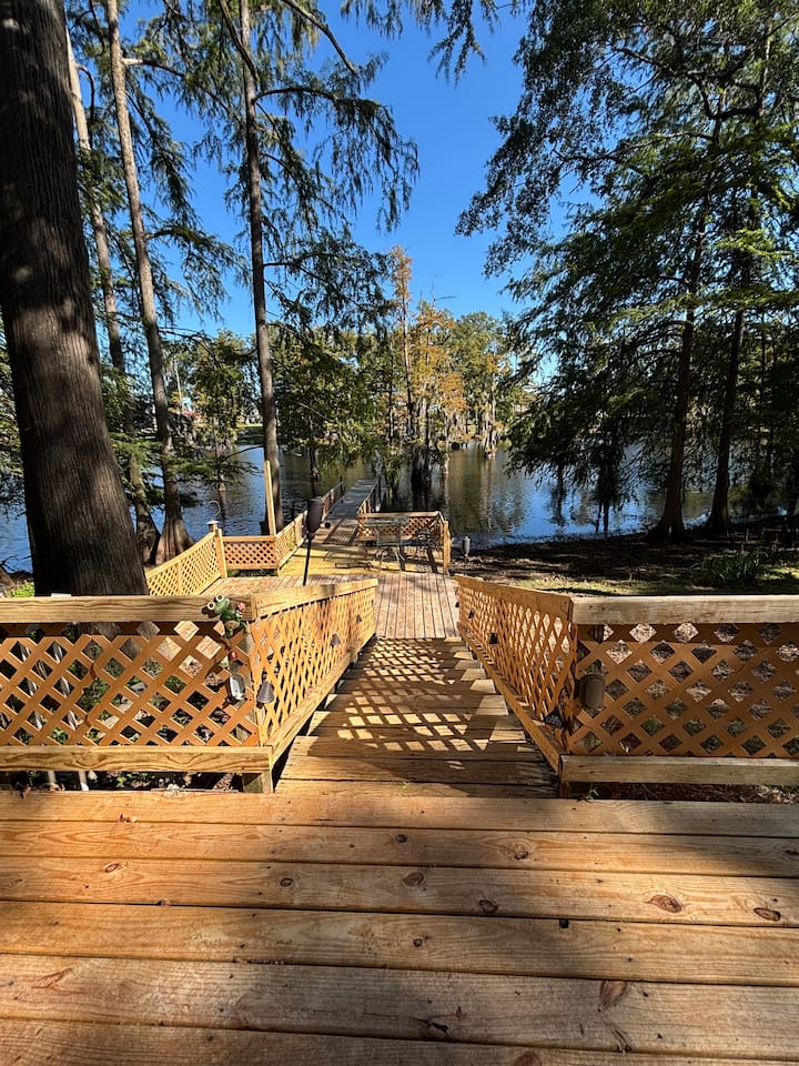 Bayou Home. Sleeps 12. - Monroe