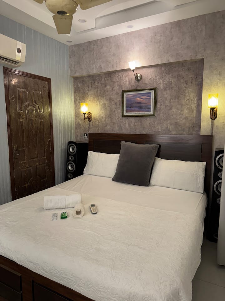 First Floor Luxury Apt | 2 Mins Walk To The Beach. - Karachi