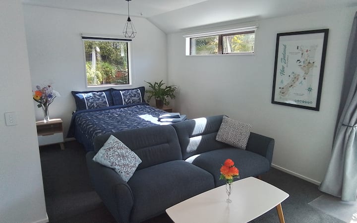 Spacious Self-contained Studio Apartment - Queenstown