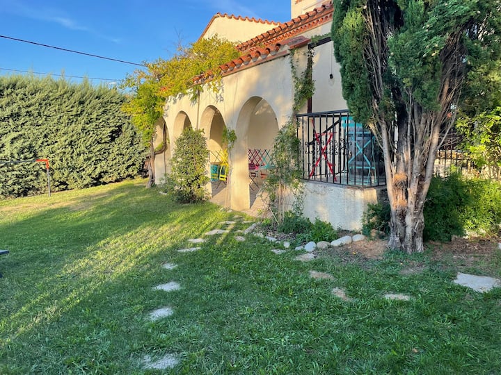 Grande Propriété Avec Piscine Et Jardin - Pyreneeën