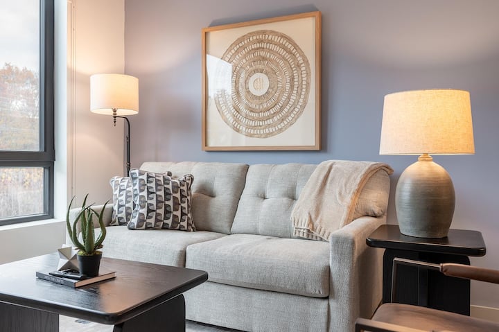 Landing | Beautiful 1bd, Gym, Pool - Lawrence, MA