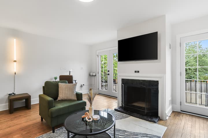 Stylish & Charming Centrally Located 4bedroom Home - Washington, D.C.