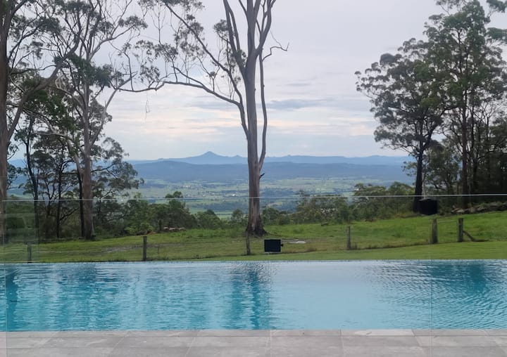 Pool Side Serenity @ Tamborine Mountain - Canungra