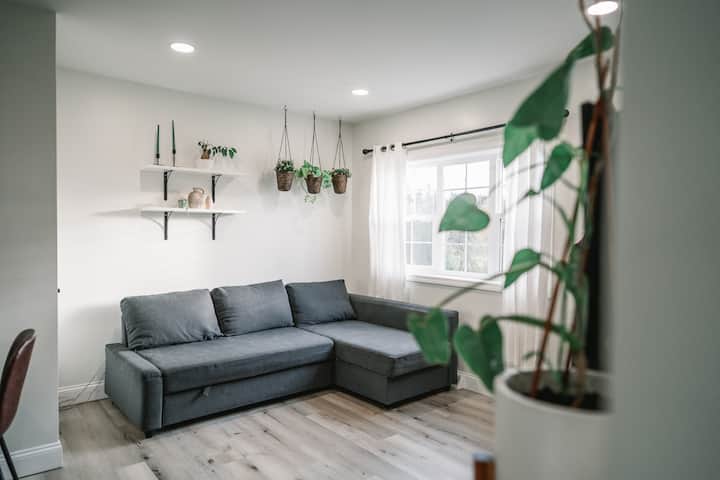 Cozy 2 Bedroom Home W/ Charming Backyard - Frankfort, NY