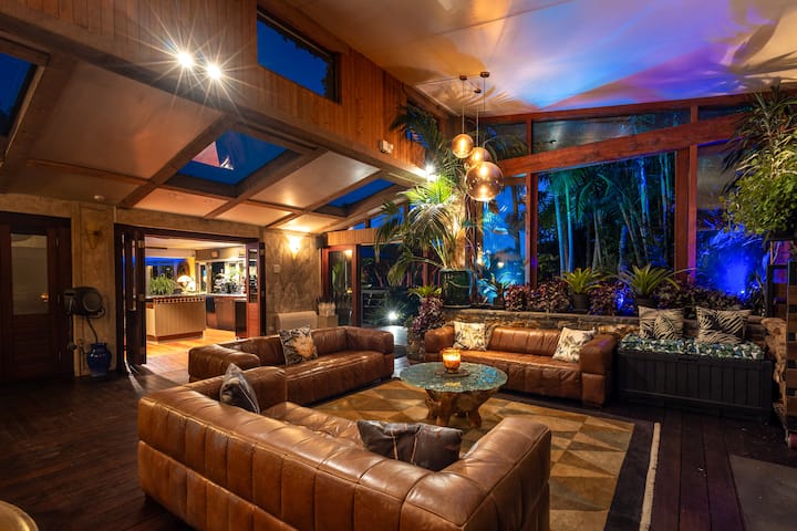 Kauri Springs Still The Same But So So Much Better - Waiheke Island