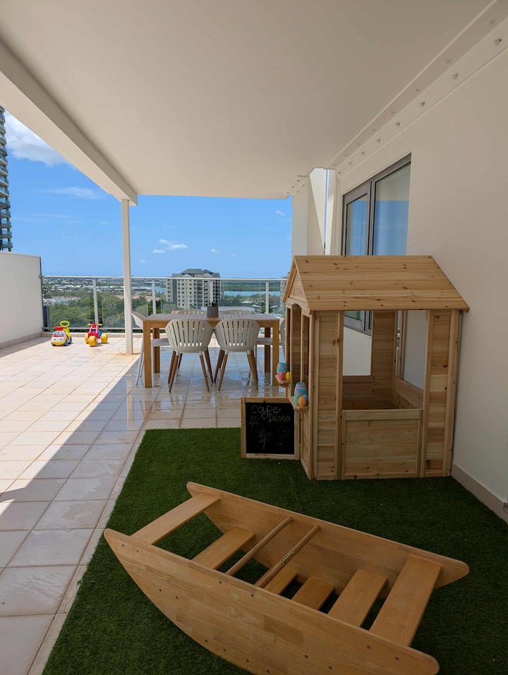 Sun + Serpent. Low-tox Family Retreat With Views - Darwin