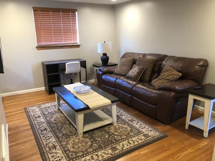 Cozy Cottage-style 1-bedroom Apartment - Liberty, MO
