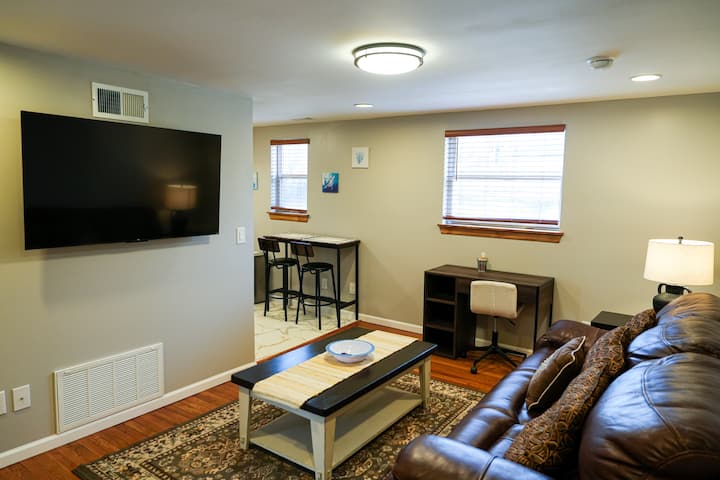 Cozy Cottage-style 1-bedroom Apartment - Gladstone, MO