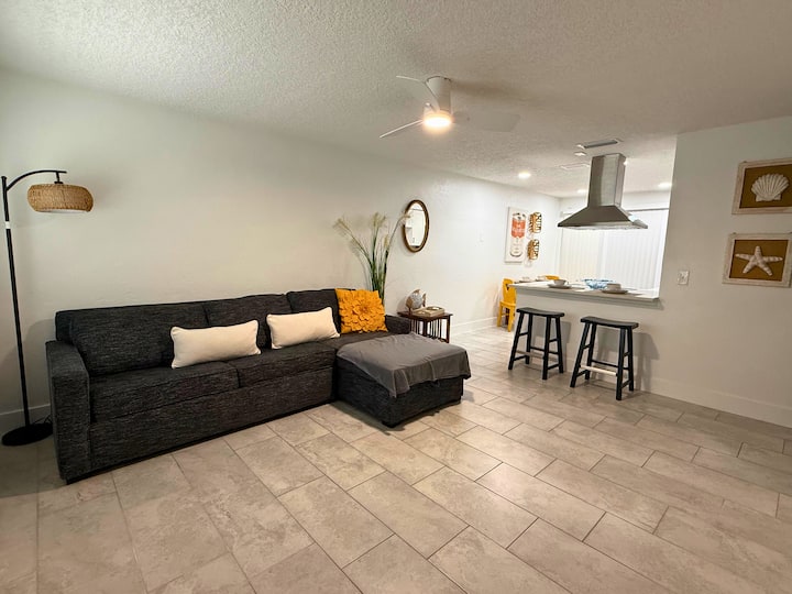 Cozy 2-bedroom Getaway Near The Beach - Port Orange, FL