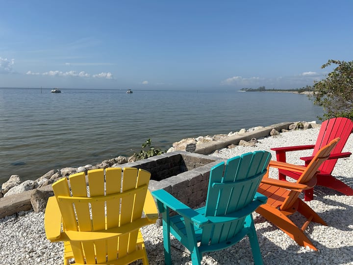 Waterfront/7 Min Walk To Beach-pool-tikibar-marina - Bahia Beach, Ruskin