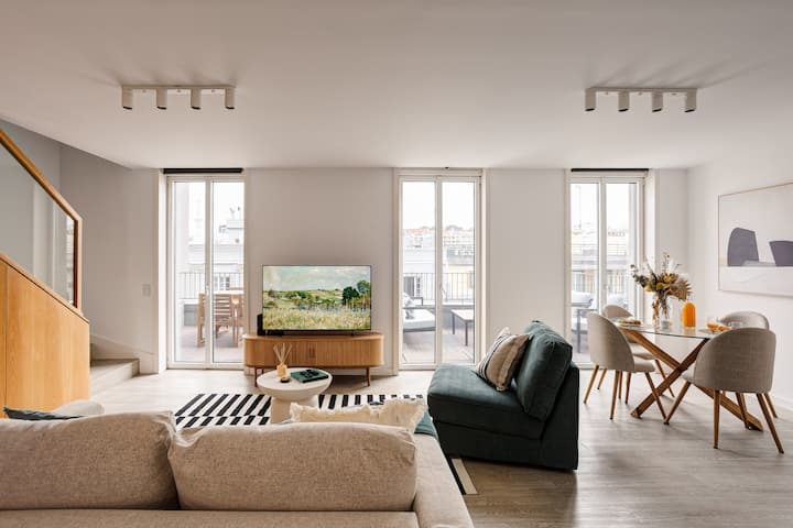 Liberdade Boutique@ Rooftop / Chic Condo / Parking - Almada