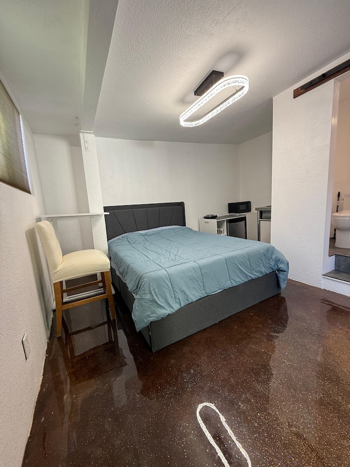 Small Room That Is Perfect For One Person! - Brentwood, CA