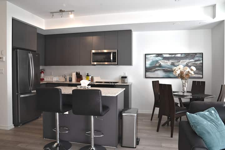 Brand New 2 Bed Modern Condo Town Home W/ Parking - Bradford, ON, Canada