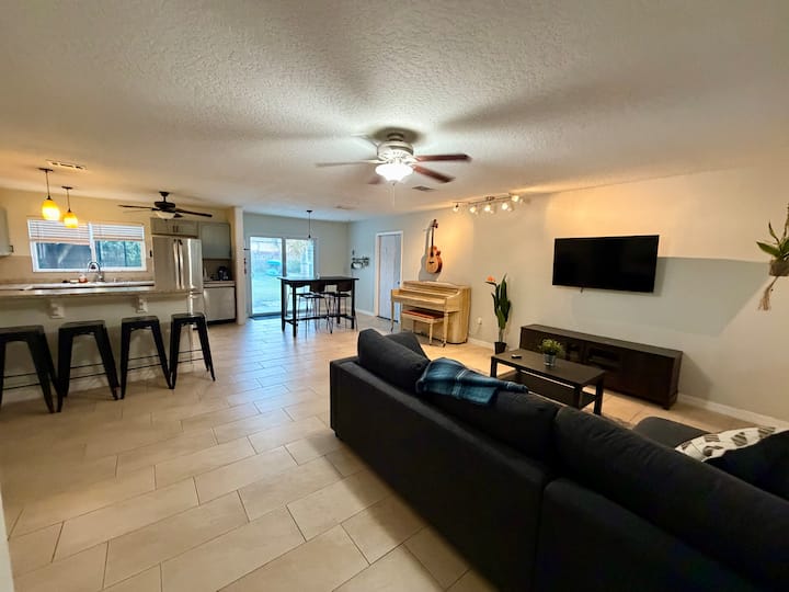 Kingbed|nearbeaches|sleep 7|60minorlando|5 Mini-95 - Palm Bay, FL