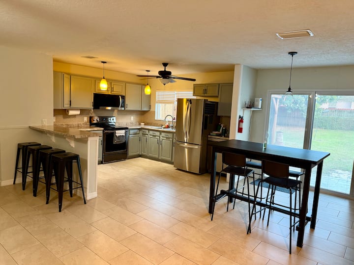 Treehousehome In The Heart Of Melbourne /Palm Bay - Melbourne, FL