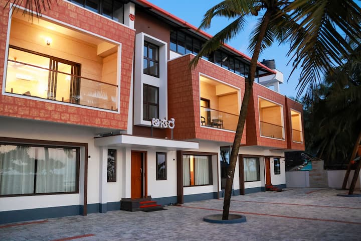 Sunlit Shores Villa -Deluxe Room Balcony Sea View - Kundapura