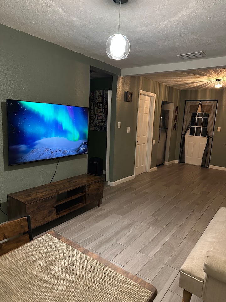 Escape To The Heart Of Ybor City! Our Charming - Tampa, FL