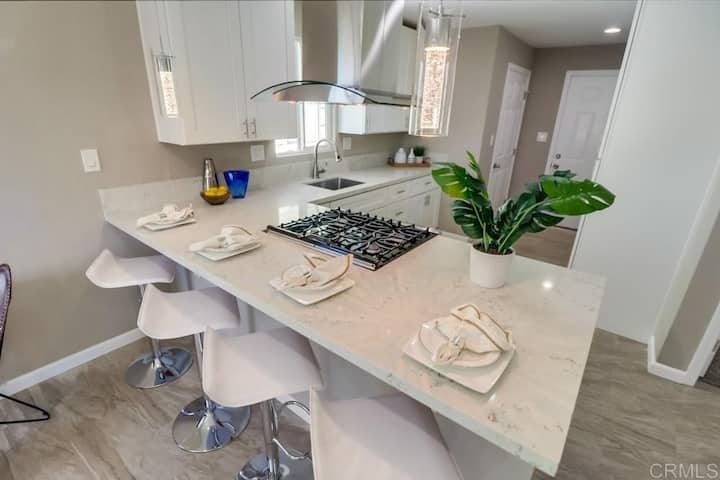 Bright, Cozy Home Minutes From Downtown & Dining - Chula Vista, CA