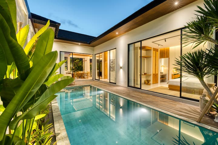 Tropical 3br Villa W/ 2 Private Pools In Jimbaran - Jimbaran