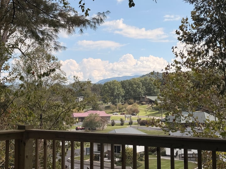 Little River Barnhouse - Intimate Retreat - Townsend, TN